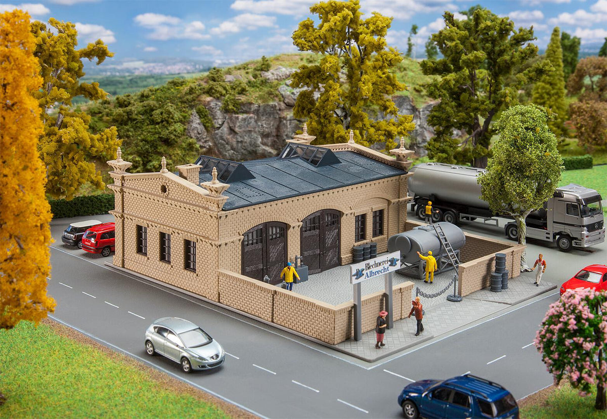 Modellbahn Bausatz Werkstatt Blechnerei, Faller H0 131382 neu, OVP ...